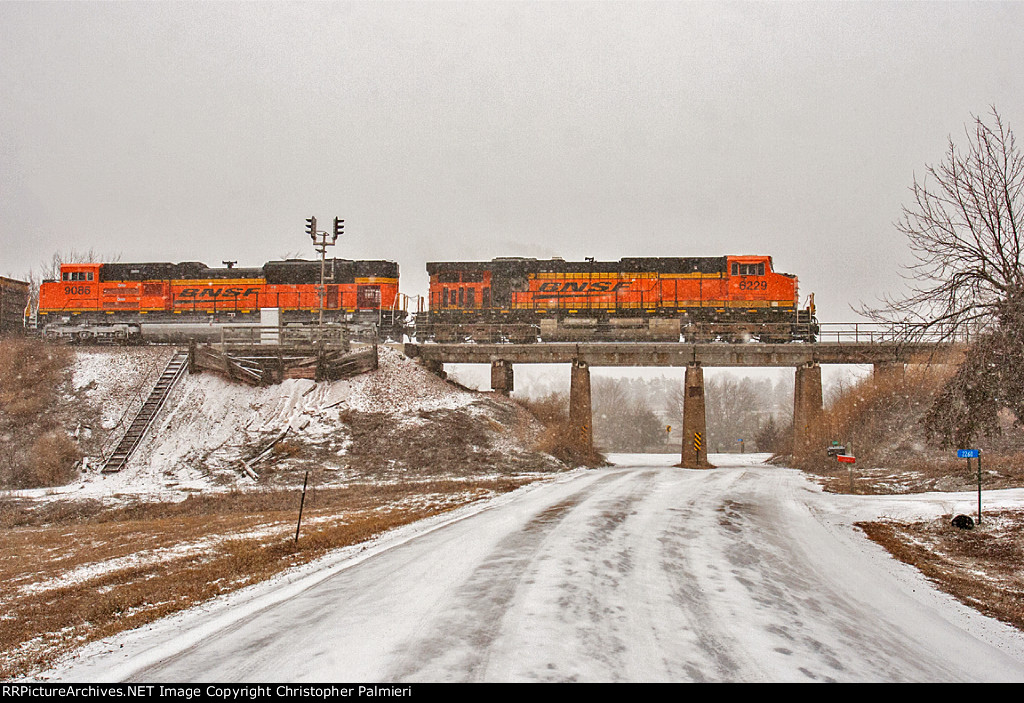 BNSF 6229 and BNSF 9086 Lead C-BTMPCT0-05